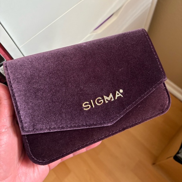 Sigma Beauty | Makeup | Sigma Beauty Purple Velvet Clutch For Brushes ...